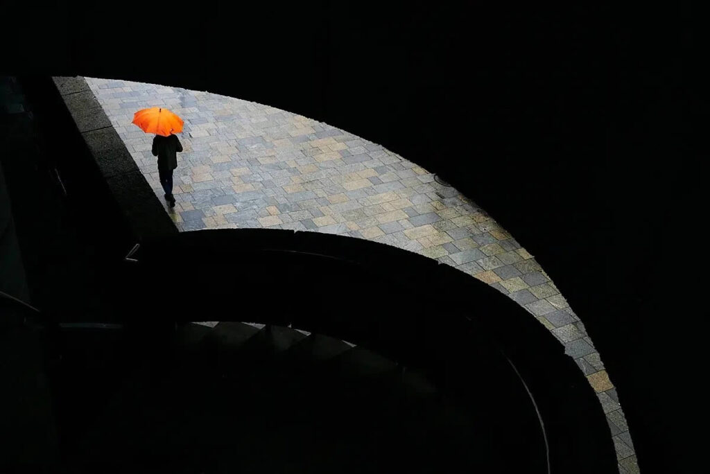 20 Incredible Street Winners From The 2024 Minimalist Photography Awards
